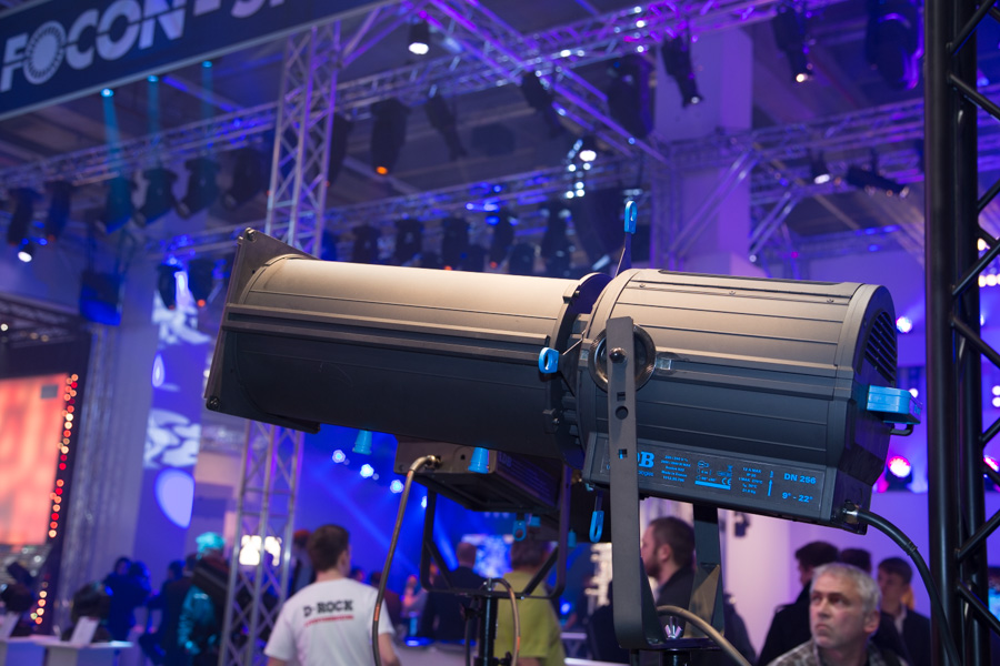 ADB Europe série 256, découpe 2,5 kW sans ventilation forcée ...