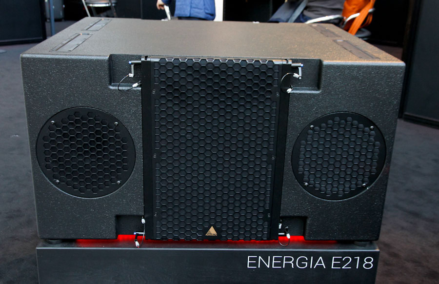 E218, le sub dédié E12 d’Adamson | SoundLightUp.