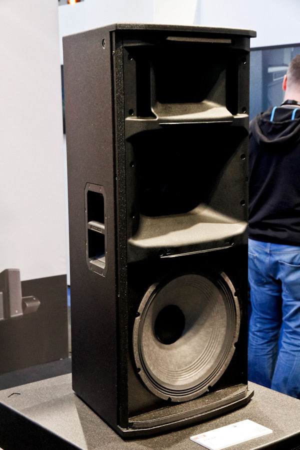 Electro-Voice lance la série d’enceintes amplifiées ETX | SoundLightUp.