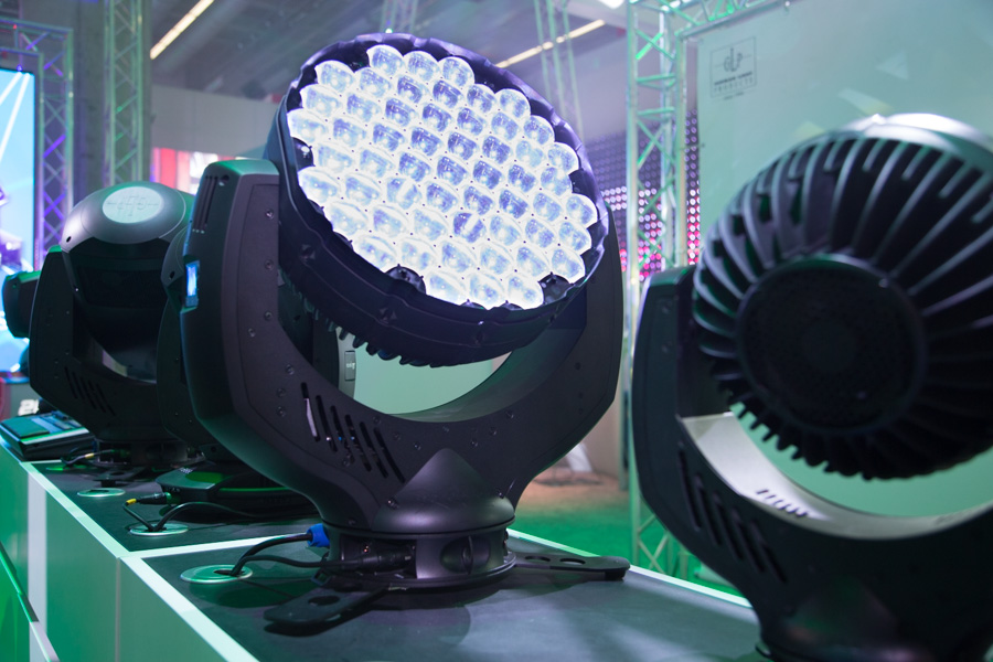 GLP Impression X4 L, Wash/Beam en gestion de couleur point par point ...