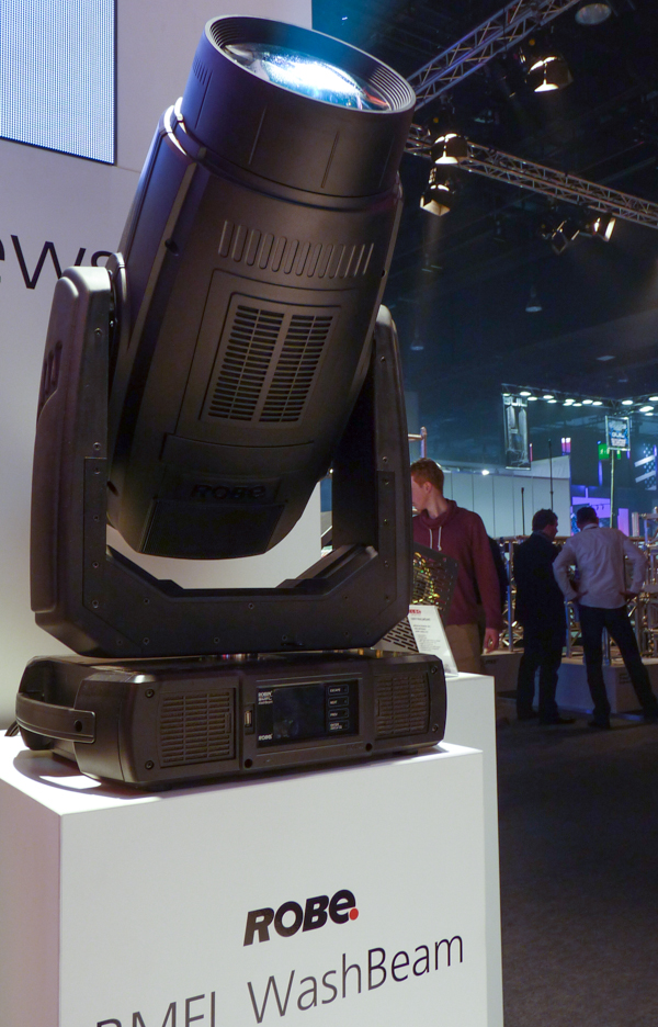 Robe BMFL WashBeam, la somme de toutes les lyres | SoundLightUp.