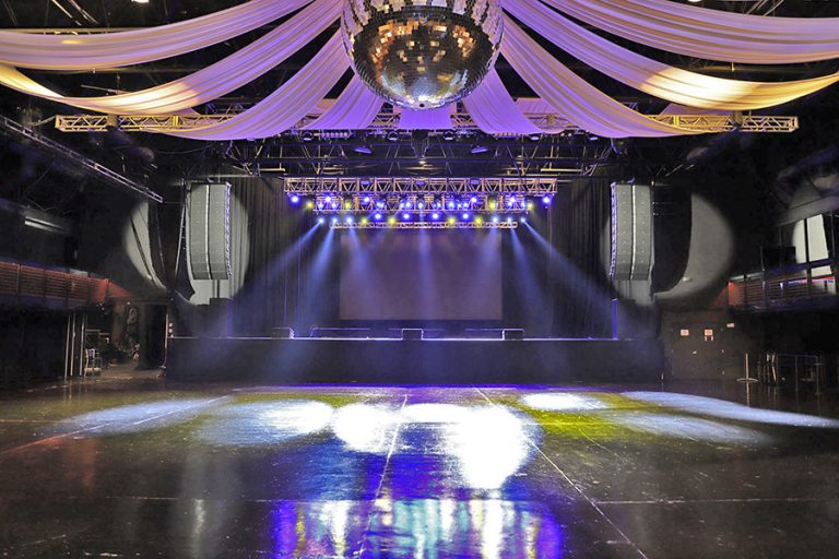 L-Acoustics allûme la mêche du The Bomb Factory à Dallas | SoundLightUp.